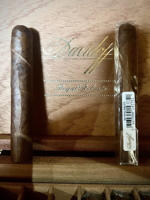 Davidoff Royal Robusto 2 Pack - Regency Cigar Emporium